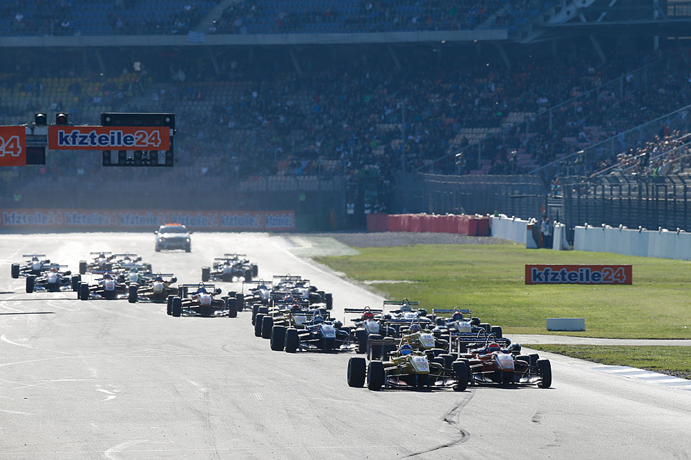 FIA Formula 3 European Championship testing in Valencia - Circuit ...