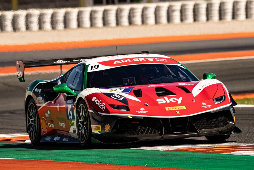 Eliseo Donno cierra el Ferrari Challenge con un doblete - Circuit ...