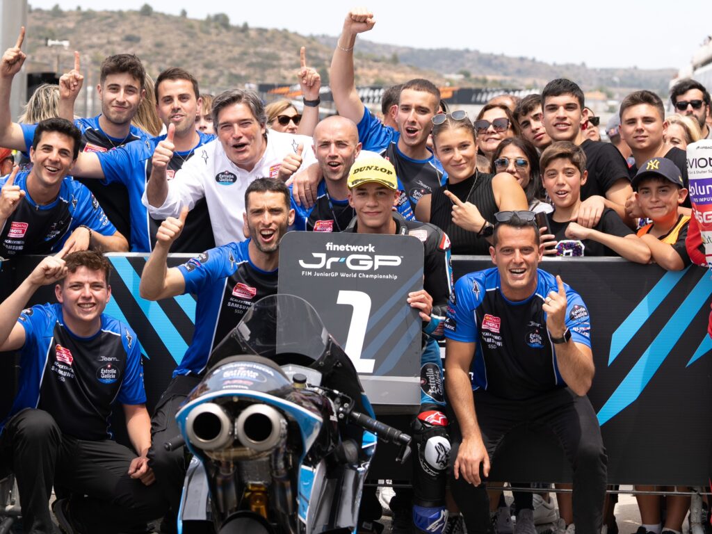 Doblete del valenciano Ángel Piqueras en Junior GP en el Circuit ...